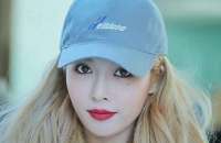 Hyuna ពេញចិត្តស្ដូកជាមួយនឹងកាដូរបស់អ្នកគាំទ្រម្នាក់ - TNAOT