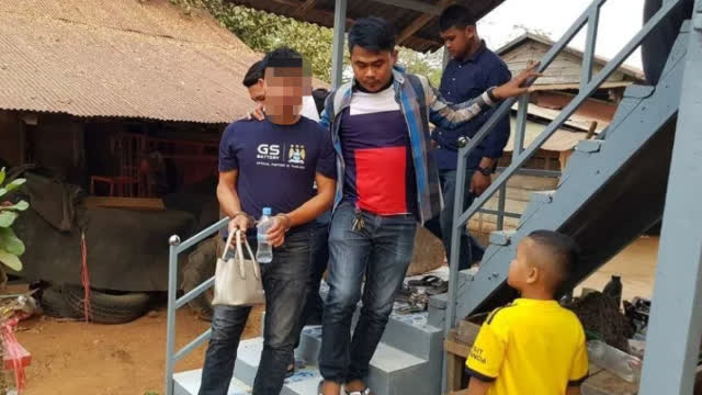 KTV陪酒女开门时，这货开着汉兰达抢包 - 柬埔寨头条