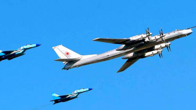 យន្តហោះទម្លាក់គ្រាប់យុទ្ធសាស្ត្រ Tu-142 រុស្ស៊ី សំកាំងស្លាបជិត រដ្ឋ អាឡាស្កា - TNAOT