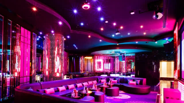 សម្តេច ហ៊ុន សែន បញ្ជាឲ្យបិទ KTV និងរោងភាពយន្តទាំងអស់ ដើម្បីទប់ស្កាត់ការរីករាលដាល់ជំងឺកូវីដ១៩ - TNAOT