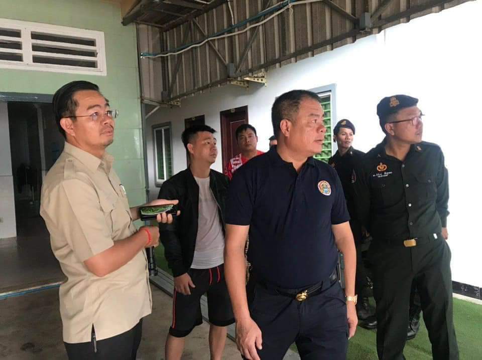 កម្លាំងអាវុធហត្ថខេត្តព្រះសីហនុចាប់ខ្លួនជនបរទេស៧នាក់ករណីចាប់ជំរិត - TNAOT