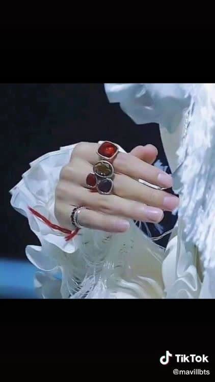 គ្រាន់តែមើលដៃក៏លង់ដែល 🤧 Tae My love ️💖 - TNAOT