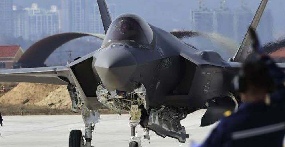 យន្តហោះចម្បាំង F-35B Lightning II របស់កងម៉ារីនអាមេរិក បាត់ខ្លួននៅពាក់កណ្តាលអាកាស ពេលកំពុងហោះហើរ ...