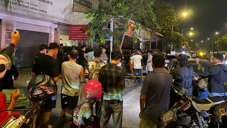 金边律师男当街枪杀电商女友后自杀 - TNAOT