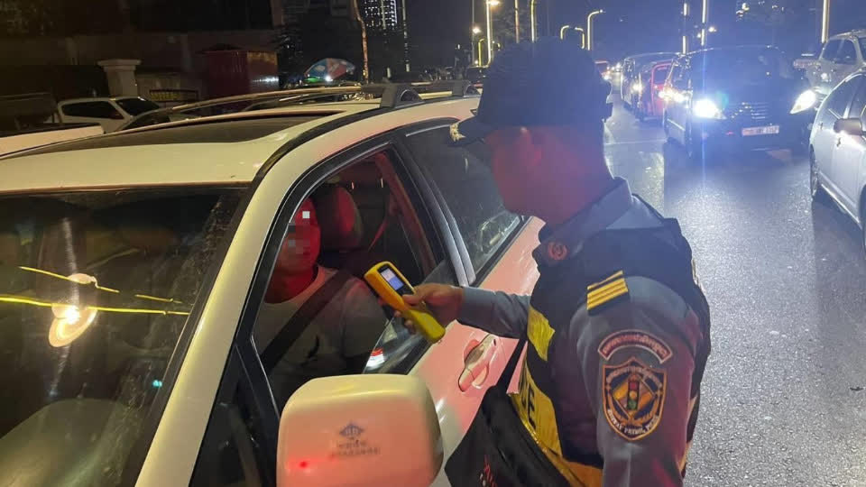 西港昨晚440多辆汽车被查！ - TNAOT