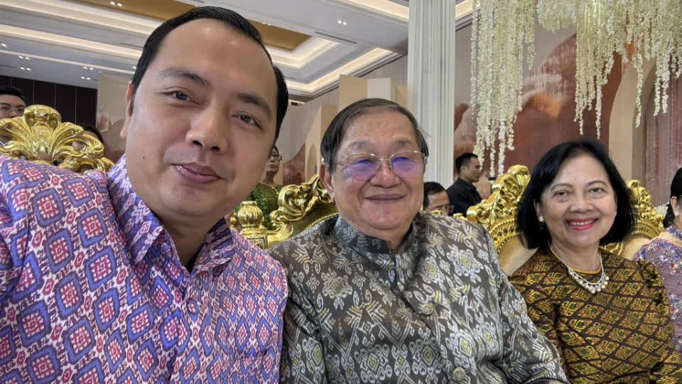 ជំនួបក្នុងពិធីដ៏រីករាយ រវាងអតីតរដ្ឋមន្រ្តីក្រសួងព័ត៌មាន (ឯកឧត្តម ខៀវ កាញ៉ារីទ្ធ) និង ...