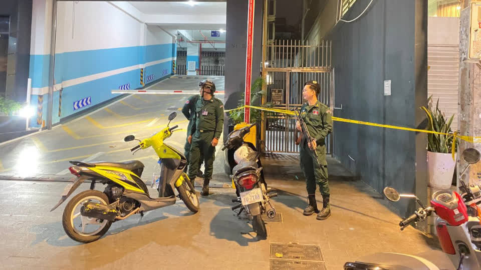 金边一男子从公寓坠楼死亡，警方逮捕一名涉案嫌疑犯 - TNAOT