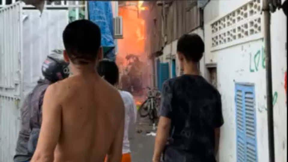 视频丨金边多栋房子突发火灾 - TNAOT