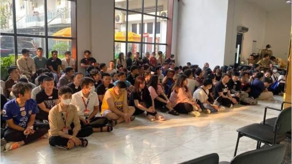 西港警方突袭2个网赌窝点，400多人被捕！ - TNAOT