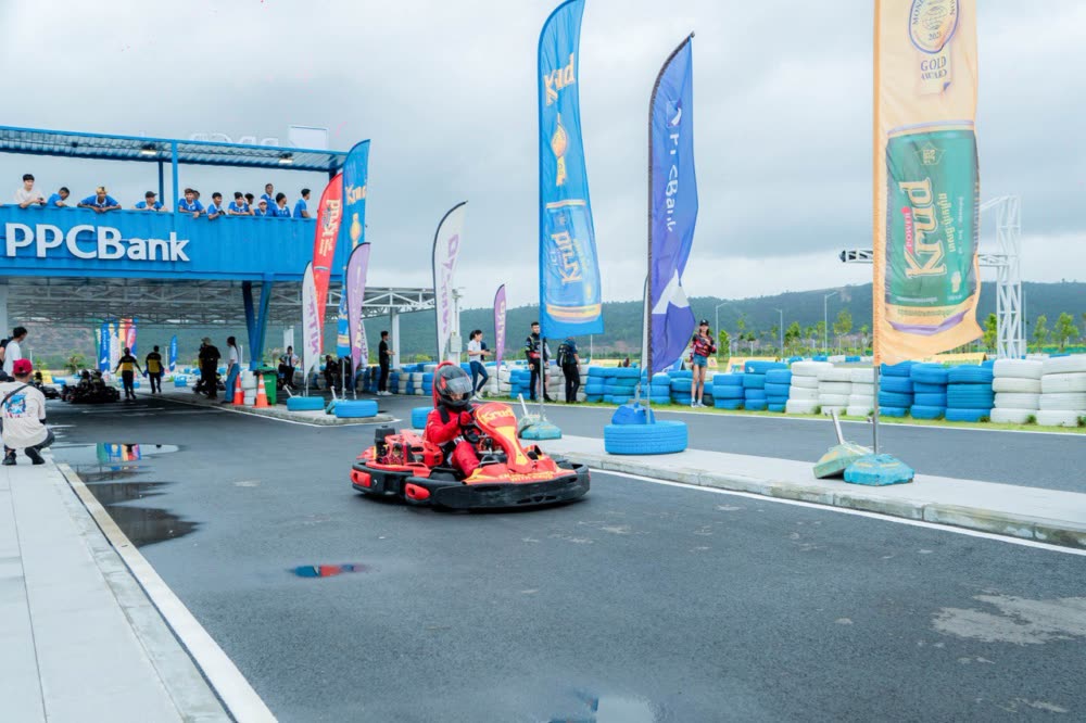 Nitro Kart Top Speed Weekend: ការប្រកួតប្រជែងឡាន Go-Karting កម្រិតខ្ពស់បានត្រលប់មក Bay of Lights ...