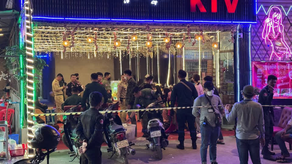 金边某KTV疑似暗藏非法性交易，38名男女连夜被警方带走！ - TNAOT