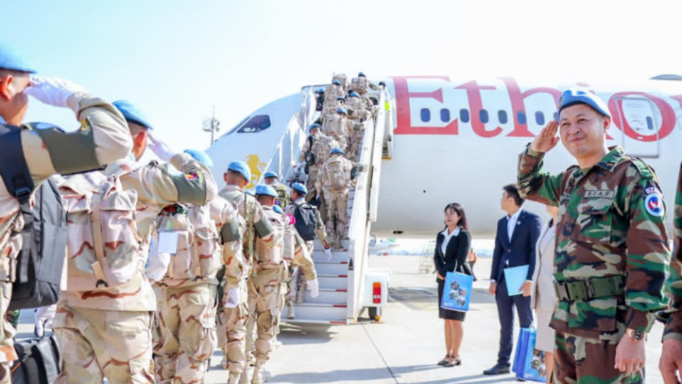 柬埔寨184名蓝盔官兵赴黎巴嫩执行维和任务 - TNAOT